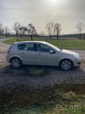 Yellow Opel Astra 2008 in Limbazi, with an engine capacity of 1.70 L and mileage of 435 thousand km for 1500 €, photo 4 on AUTOMOTO.COM.LV