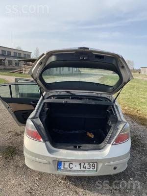 Yellow Opel Astra 2008 in Limbazi, with an engine capacity of 1.70 L and mileage of 435 thousand km for 1500 €, photo 9 on AUTOMOTO.COM.LV