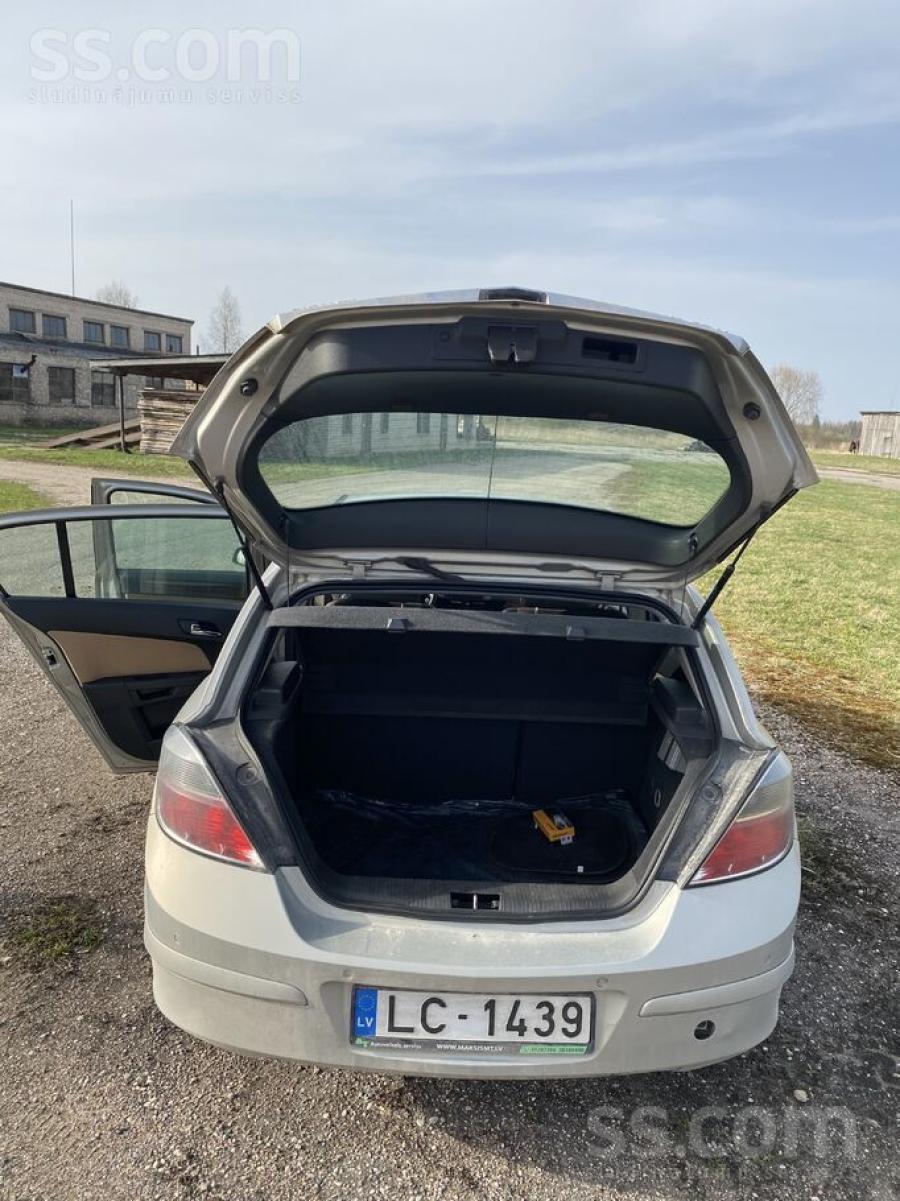 Yellow Opel Astra 2008 in Limbazi, with an engine capacity of 1.70 L and mileage of 435 thousand km for 1500 €, photo 9 on AUTOMOTO.COM.LV