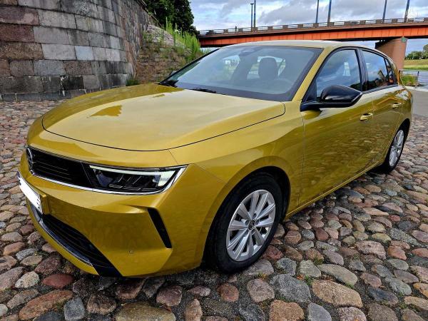 Yellow Opel Astra 2023 in Kaunas, with an engine capacity of 1.20 L and mileage of 35 thousand km for 17900 €, photo 1 on AUTOMOTO.COM.LV