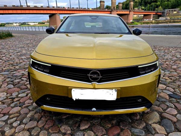 Yellow Opel Astra 2023 in Kaunas, with an engine capacity of 1.20 L and mileage of 35 thousand km for 17900 €, photo 2 on AUTOMOTO.COM.LV