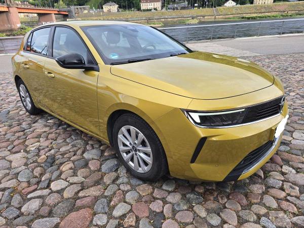 Yellow Opel Astra 2023 in Kaunas, with an engine capacity of 1.20 L and mileage of 35 thousand km for 17900 €, photo 3 on AUTOMOTO.COM.LV