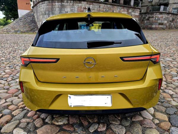 Yellow Opel Astra 2023 in Kaunas, with an engine capacity of 1.20 L and mileage of 35 thousand km for 17900 €, photo 6 on AUTOMOTO.COM.LV