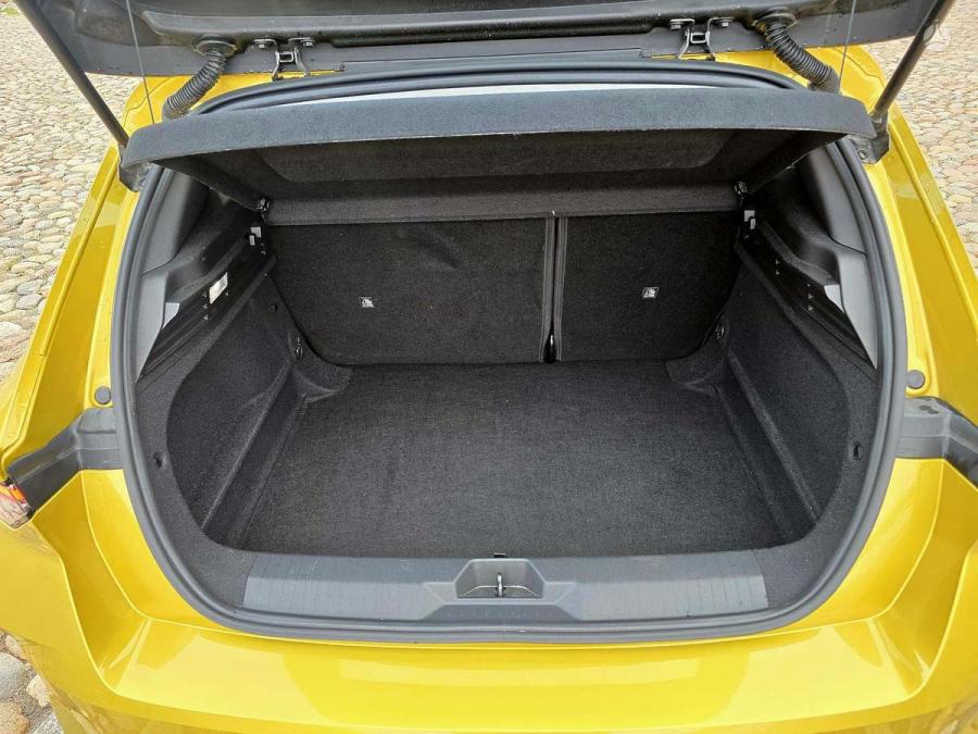Dzeltens Opel Astra 2023 Kauņa, ar dzinēja tilpumu 1.20 L un nobraukumu 35 tūkst. km par 17900 €, foto 10 vietnē AUTOMOTO.COM.LV