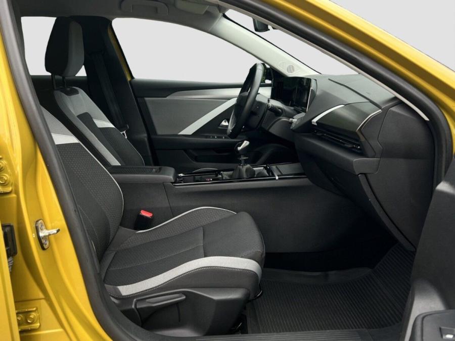 Dzeltens Opel Astra 2023 Pērnava, ar dzinēja tilpumu 1.20 L un nobraukumu 66 tūkst. km par 15850 €, foto 6 vietnē AUTOMOTO.COM.LV