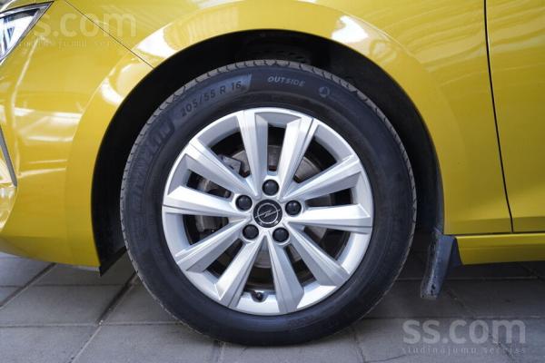 Yellow Opel Astra 2023 in Riga, with an engine capacity of 1.20 L and mileage of 61 thousand km for 12990 €, photo 8 on AUTOMOTO.COM.LV