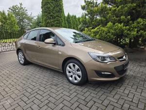 Dzeltens Opel Astra 2013 Kauņa, ar dzinēja tilpumu 1.36 L un nobraukumu 118 tūkst. km par 4999 €, foto  vietnē AUTOMOTO.COM.LV