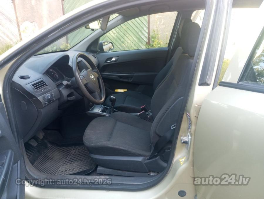 Dzeltens Opel Astra 2005 Narva, ar dzinēja tilpumu 1.40 L un nobraukumu 73 tūkst. km par 2100 €, foto 20 vietnē AUTOMOTO.COM.LV