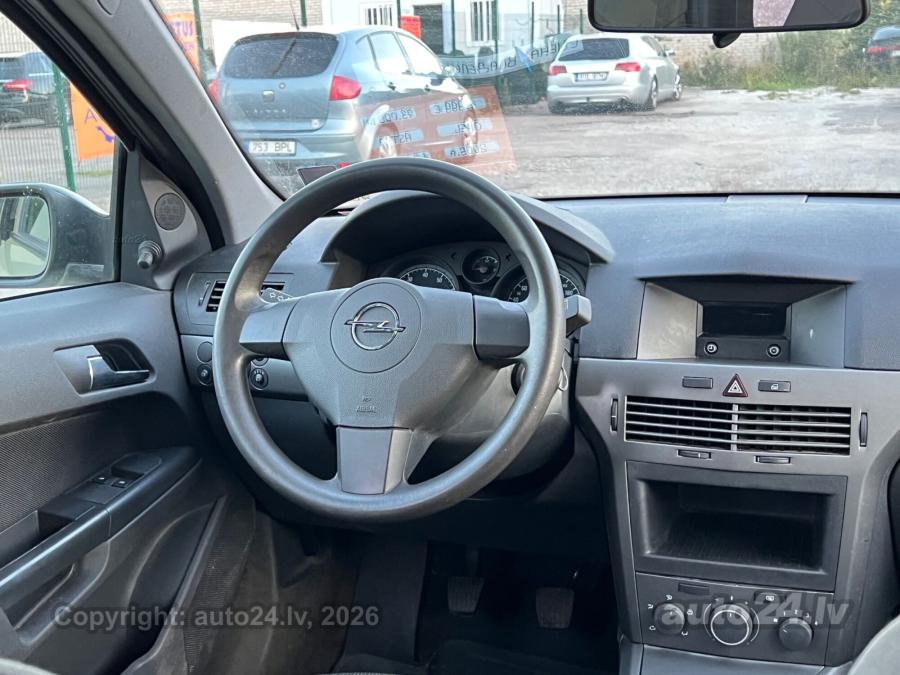 Yellow Opel Astra 2005 in Narva, with an engine capacity of 1.40 L and mileage of 73 thousand km for 1999 €, photo 12 on AUTOMOTO.COM.LV