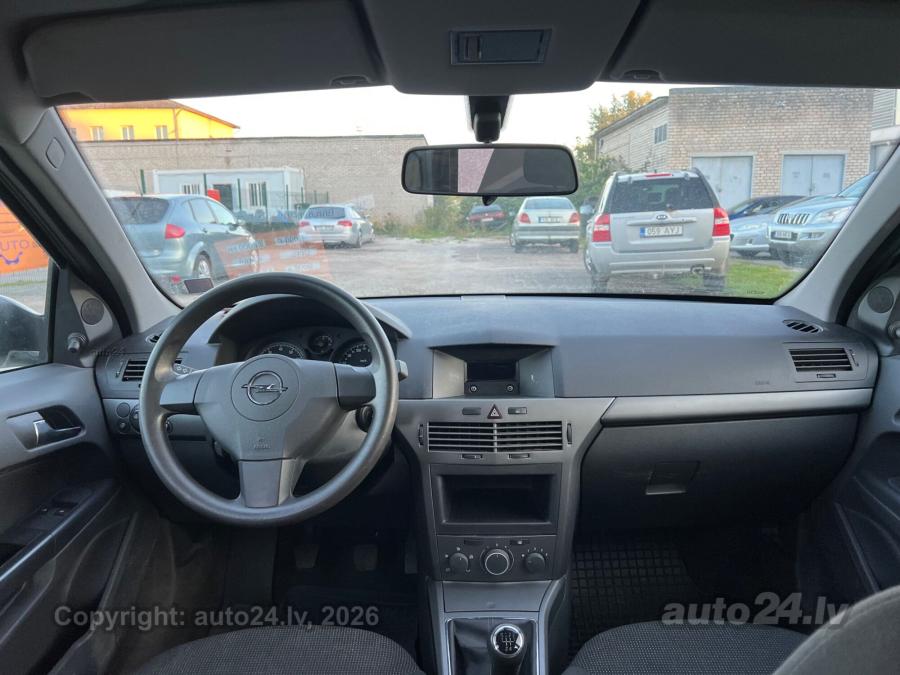 Yellow Opel Astra 2005 in Narva, with an engine capacity of 1.40 L and mileage of 73 thousand km for 1999 €, photo 13 on AUTOMOTO.COM.LV