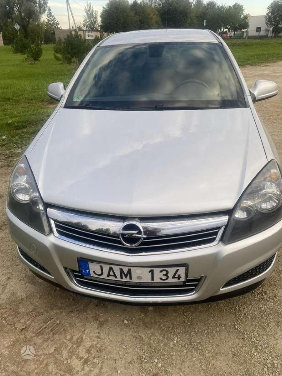 Yellow Opel Astra 2010 in Joniskis, with an engine capacity of 1.91 L and mileage of 265 thousand km for 2000 €, photo 3 on AUTOMOTO.COM.LV