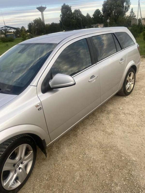 Opel Astra 2010 Joniškis vietnē Dzeltens Opel Astra 2010 Joniškis, ar dzinēja tilpumu 1.91 L un nobraukumu 265 tūkst. km par 2000 €, foto 4 vietnē AUTOMOTO.COM.LV