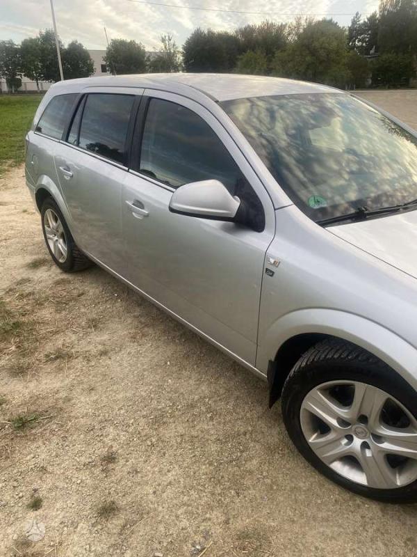 Opel Astra 2010 Joniškis vietnē Dzeltens Opel Astra 2010 Joniškis, ar dzinēja tilpumu 1.91 L un nobraukumu 265 tūkst. km par 2000 €, foto 5 vietnē AUTOMOTO.COM.LV