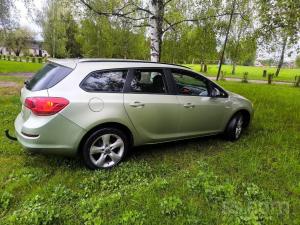 Yellow Opel Astra 2011 in Jelgava, with an engine capacity of 1.70 L and mileage of 348 thousand km for 2450 €, photo 3 on AUTOMOTO.COM.LV