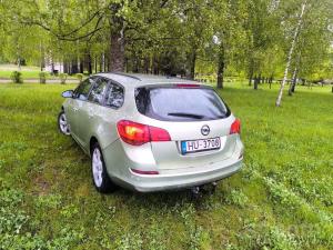 Yellow Opel Astra 2011 in Jelgava, with an engine capacity of 1.70 L and mileage of 348 thousand km for 2450 €, photo 4 on AUTOMOTO.COM.LV