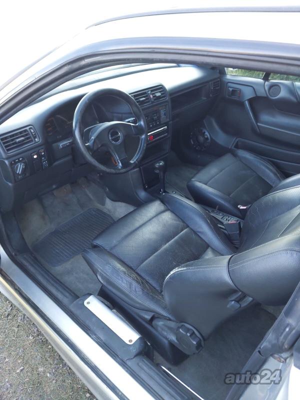 Grey Opel Calibra 1991 in Riga, with an engine capacity of 2.00 L and mileage of 134 thousand km for 3300 €, photo 11 on AUTOMOTO.COM.LV