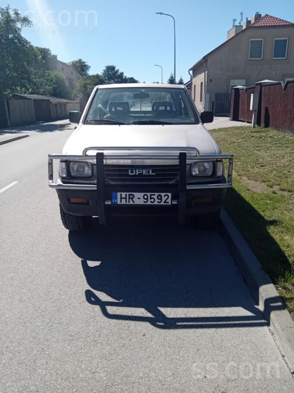 Pelēks Opel Campo 1998 Liepāja, ar dzinēja tilpumu 2.50 L un nobraukumu 326 tūkst. km par 990 €, foto 1 vietnē AUTOMOTO.COM.LV
