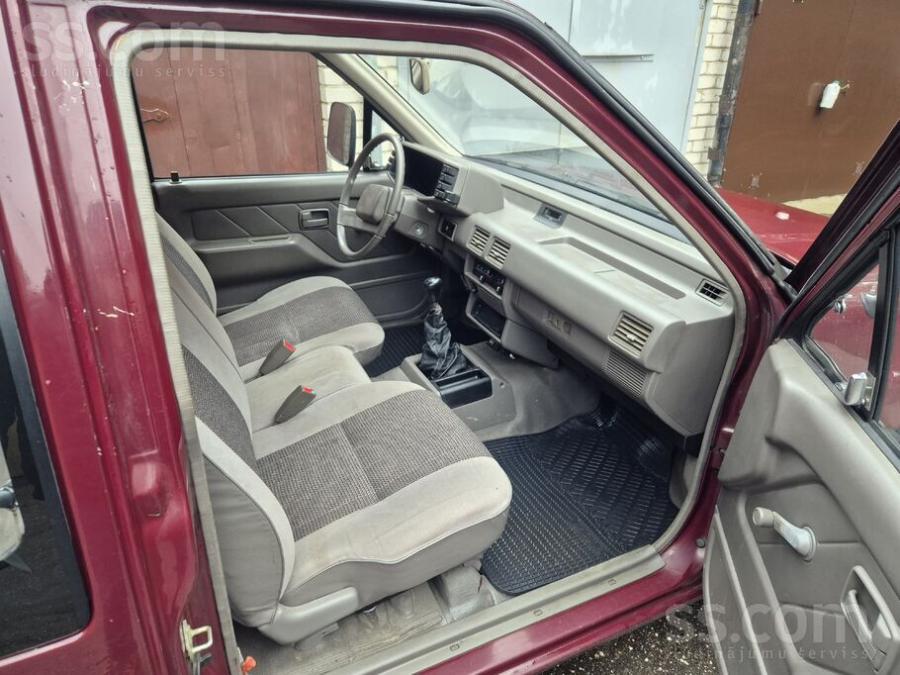 Sarkans Opel Campo 1990 Rīga, ar dzinēja tilpumu 2.30 L un nobraukumu 215 tūkst. km par 2000 €, foto 10 vietnē AUTOMOTO.COM.LV
