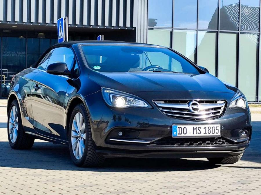 Black Opel Cascada 2015 in Siauliai, with an engine capacity of 1.40 L and mileage of 137 thousand km for 7999 €, photo 3 on AUTOMOTO.COM.LV