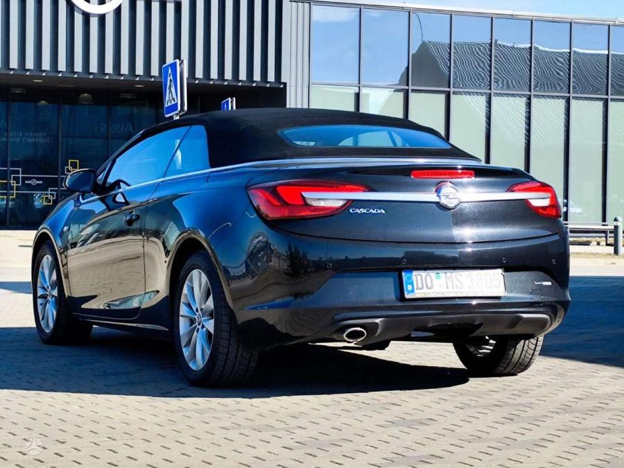 Black Opel Cascada 2015 in Siauliai, with an engine capacity of 1.40 L and mileage of 137 thousand km for 7999 €, photo 6 on AUTOMOTO.COM.LV