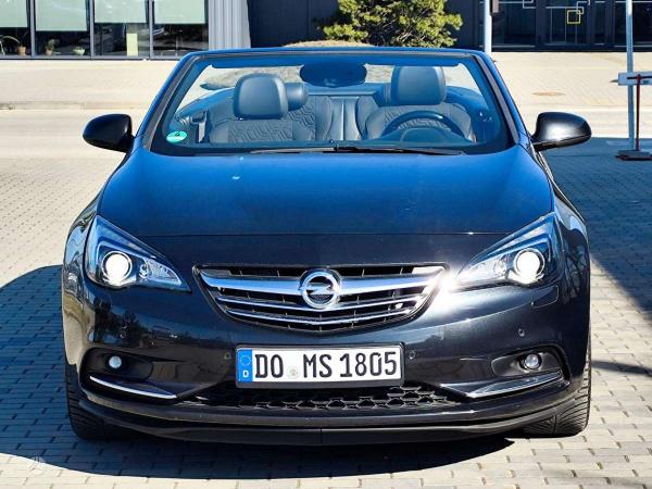 Black Opel Cascada 2015 in Siauliai, with an engine capacity of 1.40 L and mileage of 137 thousand km for 7999 €, photo 8 on AUTOMOTO.COM.LV