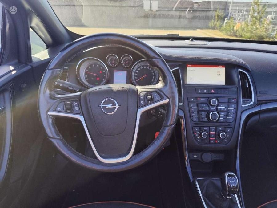 Black Opel Cascada 2015 in Siauliai, with an engine capacity of 1.40 L and mileage of 137 thousand km for 7999 €, photo 13 on AUTOMOTO.COM.LV