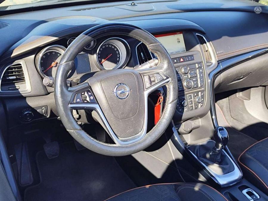 Black Opel Cascada 2015 in Siauliai, with an engine capacity of 1.40 L and mileage of 137 thousand km for 7999 €, photo 14 on AUTOMOTO.COM.LV