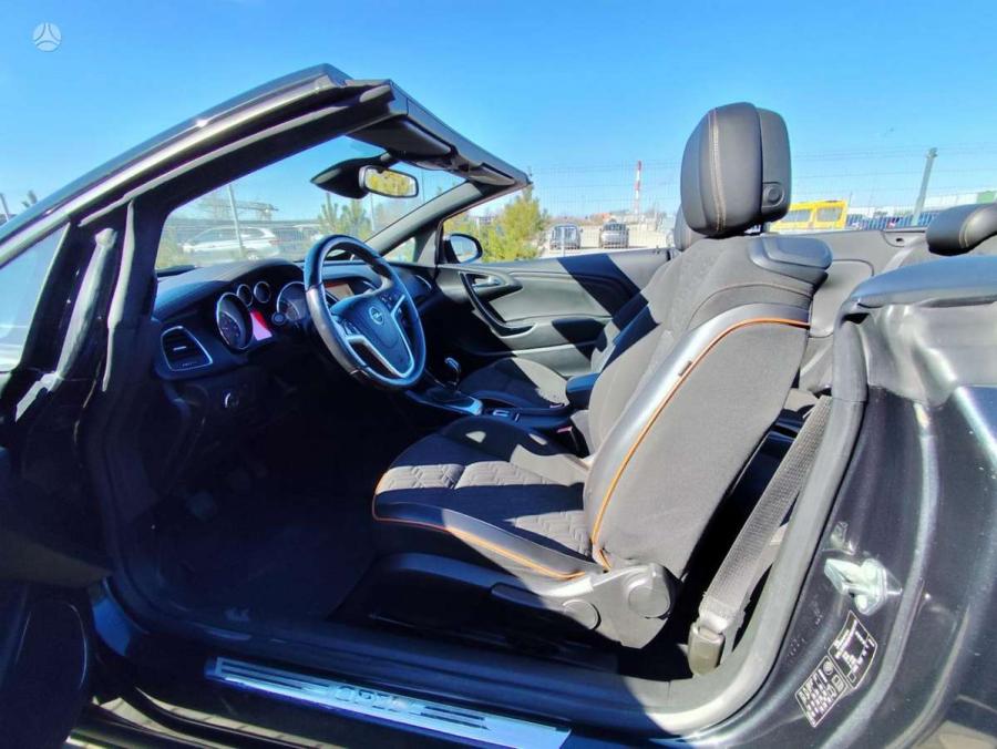 Black Opel Cascada 2015 in Siauliai, with an engine capacity of 1.40 L and mileage of 137 thousand km for 7999 €, photo 15 on AUTOMOTO.COM.LV