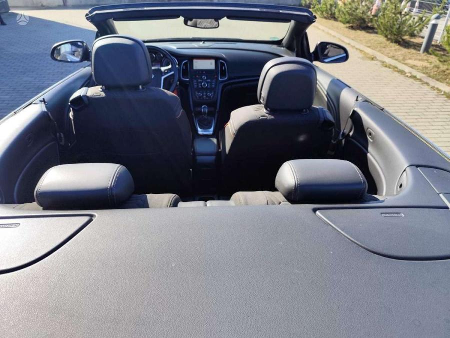 Black Opel Cascada 2015 in Siauliai, with an engine capacity of 1.40 L and mileage of 137 thousand km for 7999 €, photo 16 on AUTOMOTO.COM.LV
