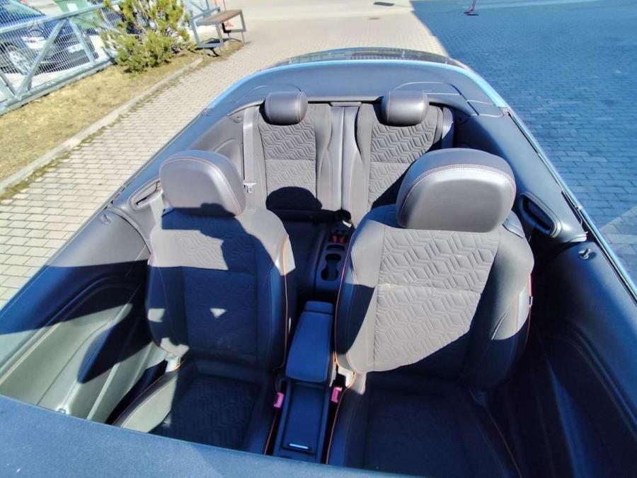 Black Opel Cascada 2015 in Siauliai, with an engine capacity of 1.40 L and mileage of 137 thousand km for 7999 €, photo 17 on AUTOMOTO.COM.LV