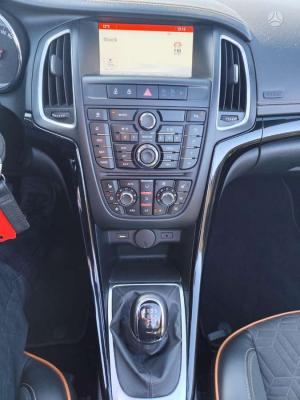 Black Opel Cascada 2015 in Siauliai, with an engine capacity of 1.40 L and mileage of 137 thousand km for 7999 €, photo 19 on AUTOMOTO.COM.LV