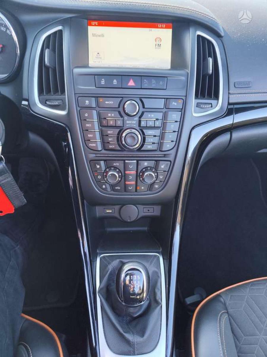 Black Opel Cascada 2015 in Siauliai, with an engine capacity of 1.40 L and mileage of 137 thousand km for 7999 €, photo 19 on AUTOMOTO.COM.LV