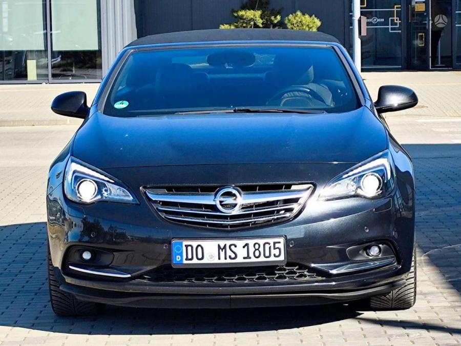 Black Opel Cascada 2015 in Siauliai, with an engine capacity of 1.40 L and mileage of 137 thousand km for 7999 €, photo 24 on AUTOMOTO.COM.LV