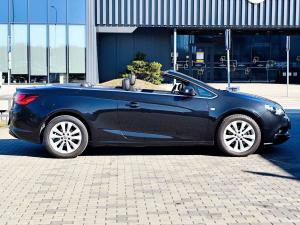 Black Opel Cascada 2015 in Siauliai, with an engine capacity of 1.40 L and mileage of 137 thousand km for 7999 €, photo 26 on AUTOMOTO.COM.LV
