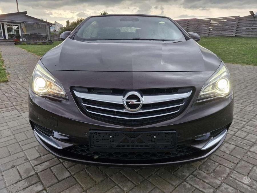Brown Opel Cascada 2014 in Vilnius, with an engine capacity of 1.36 L and mileage of 145 thousand km for 5950 €, photo 7 on AUTOMOTO.COM.LV