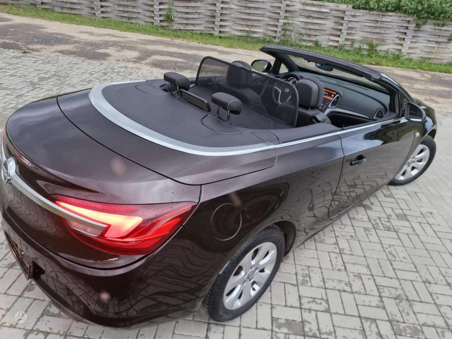 Brown Opel Cascada 2014 in Vilnius, with an engine capacity of 1.36 L and mileage of 145 thousand km for 5950 €, photo 13 on AUTOMOTO.COM.LV