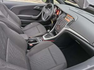 Brown Opel Cascada 2014 in Vilnius, with an engine capacity of 1.36 L and mileage of 145 thousand km for 5950 €, photo 14 on AUTOMOTO.COM.LV