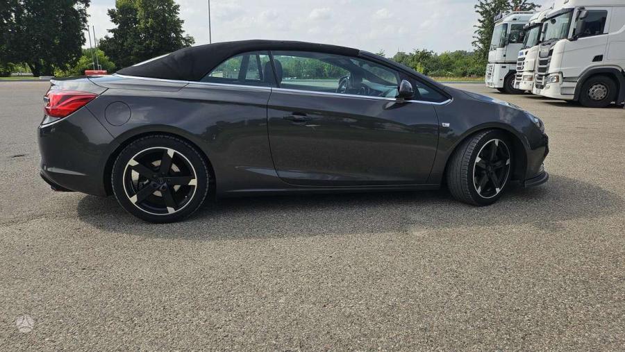 Grey Opel Cascada 2014 in Elektrenai, with an engine capacity of 1.36 L and mileage of 120 thousand km for 6900 €, photo 12 on AUTOMOTO.COM.LV