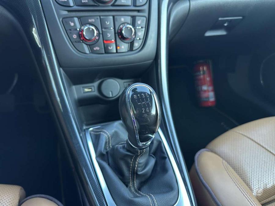 Grey Opel Cascada 2016 in Kaunas, with an engine capacity of 1.60 L and mileage of 220 thousand km for 7750 €, photo 17 on AUTOMOTO.COM.LV