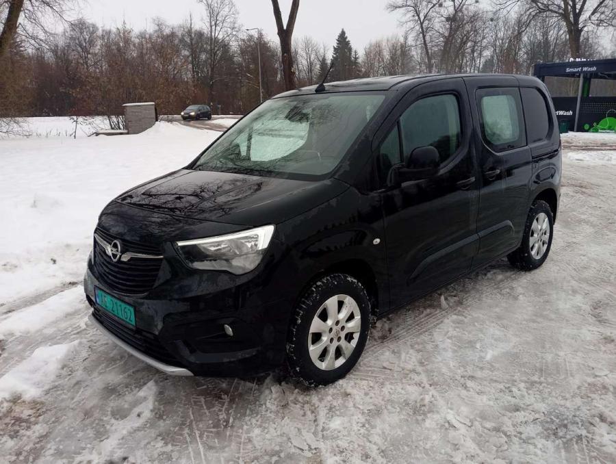 Black Opel Combo 2019 in Jonava, with an engine capacity of 1.50 L and mileage of 105 thousand km for 5700 €, photo 1 on AUTOMOTO.COM.LV