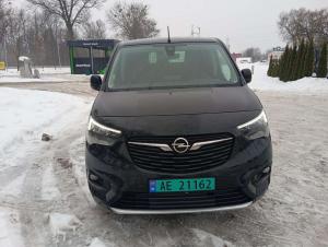 Black Opel Combo 2019 in Jonava, with an engine capacity of 1.50 L and mileage of 105 thousand km for 5700 €, photo 2 on AUTOMOTO.COM.LV