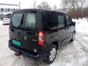 Black Opel Combo 2019 in Jonava, with an engine capacity of 1.50 L and mileage of 105 thousand km for 5700 €, photo 4 on AUTOMOTO.COM.LV