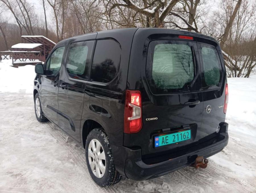 Black Opel Combo 2019 in Jonava, with an engine capacity of 1.50 L and mileage of 105 thousand km for 5700 €, photo 5 on AUTOMOTO.COM.LV