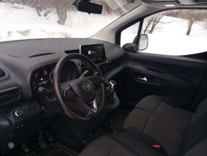 Black Opel Combo 2019 in Jonava, with an engine capacity of 1.50 L and mileage of 105 thousand km for 5700 €, photo 7 on AUTOMOTO.COM.LV