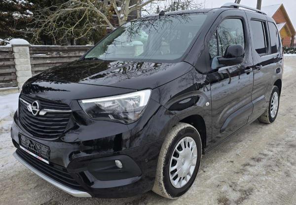 Black Opel Combo 2019 in Kaunas, with an engine capacity of 1.50 L and mileage of 240 thousand km for 9350 €, photo 1 on AUTOMOTO.COM.LV