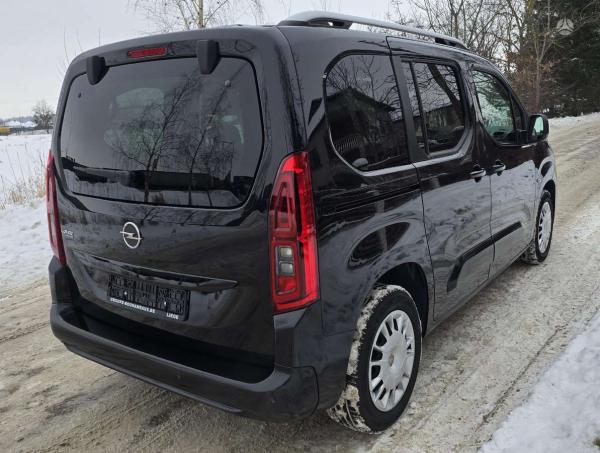 Black Opel Combo 2019 in Kaunas, with an engine capacity of 1.50 L and mileage of 240 thousand km for 9350 €, photo 4 on AUTOMOTO.COM.LV