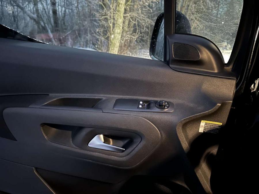 Melns Opel Combo 2019 Kauņa, ar dzinēja tilpumu 1.50 L un nobraukumu 190 tūkst. km par 8750 €, foto 11 vietnē AUTOMOTO.COM.LV