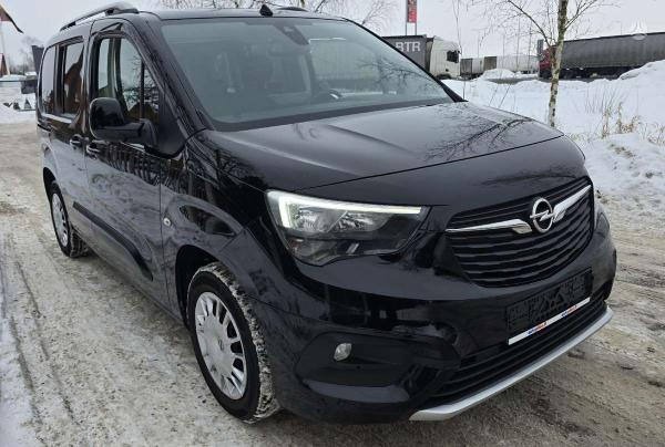 Black Opel Combo 2019 in Kaunas, with an engine capacity of 1.50 L and mileage of 240 thousand km for 8990 €, photo 3 on AUTOMOTO.COM.LV
