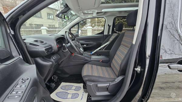 Black Opel Combo 2019 in Kaunas, with an engine capacity of 1.50 L and mileage of 240 thousand km for 8990 €, photo 9 on AUTOMOTO.COM.LV