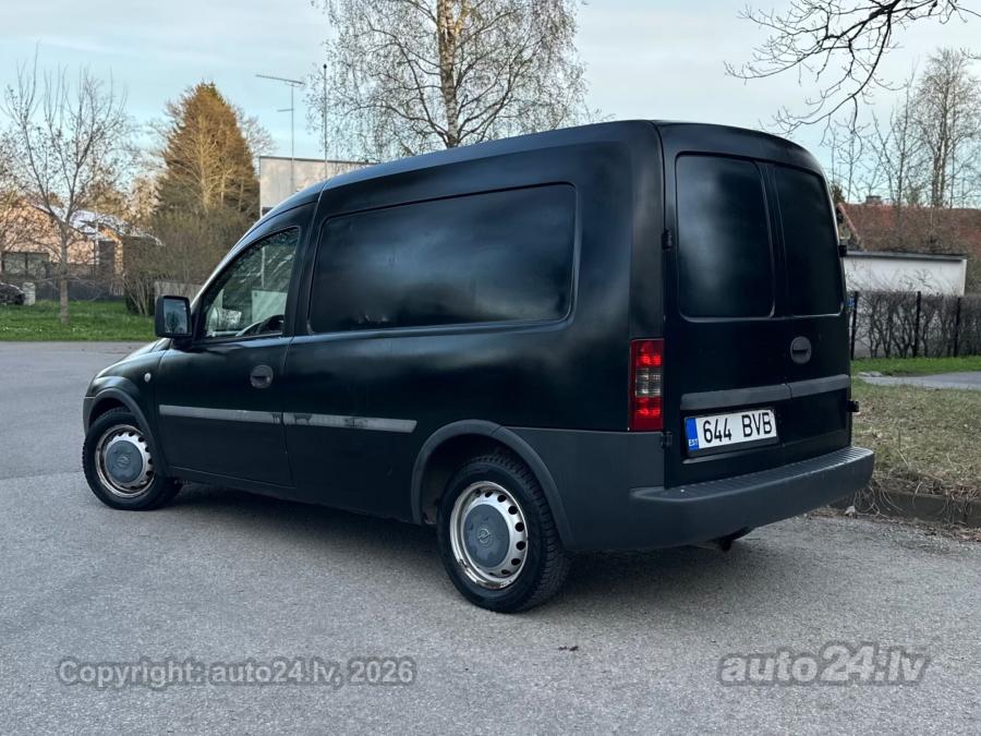 Black Opel Combo 2003 in Tallinn, with an engine capacity of 1.70 L and mileage of 204 thousand km for 990 €, photo 4 on AUTOMOTO.COM.LV